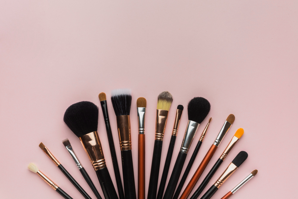 Makeup Brushes 101: The Ultimate Guide to Choosing the Perfect Set ...