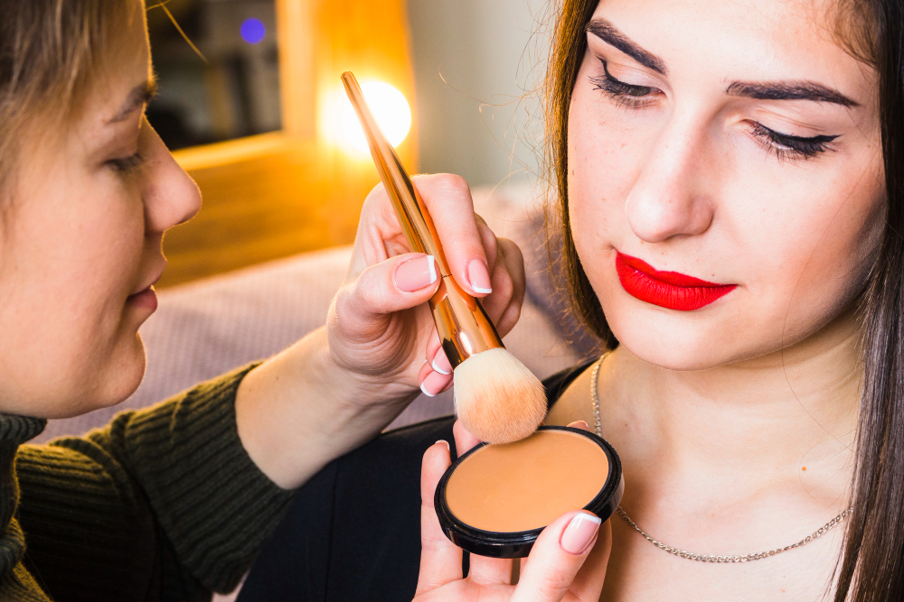 Compact Powder: 10 Pro Tips for a Smooth and Even Application - Skin Sense