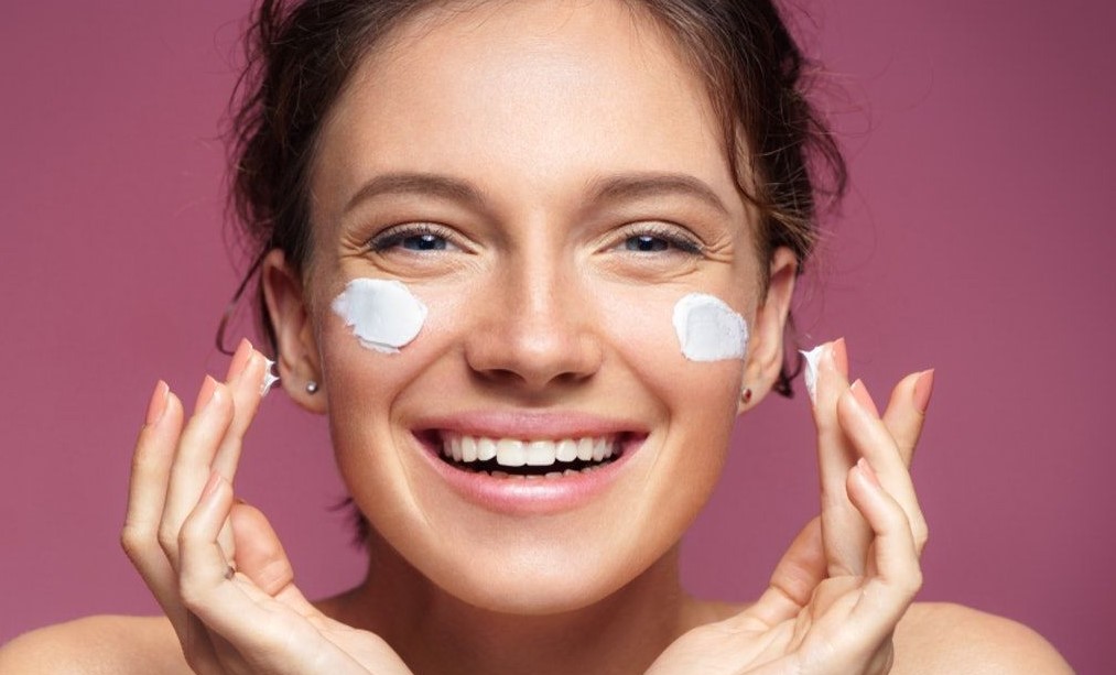 Lactic Acid for Face: Benefits, Uses, and How to Apply It Safely - Skin ...